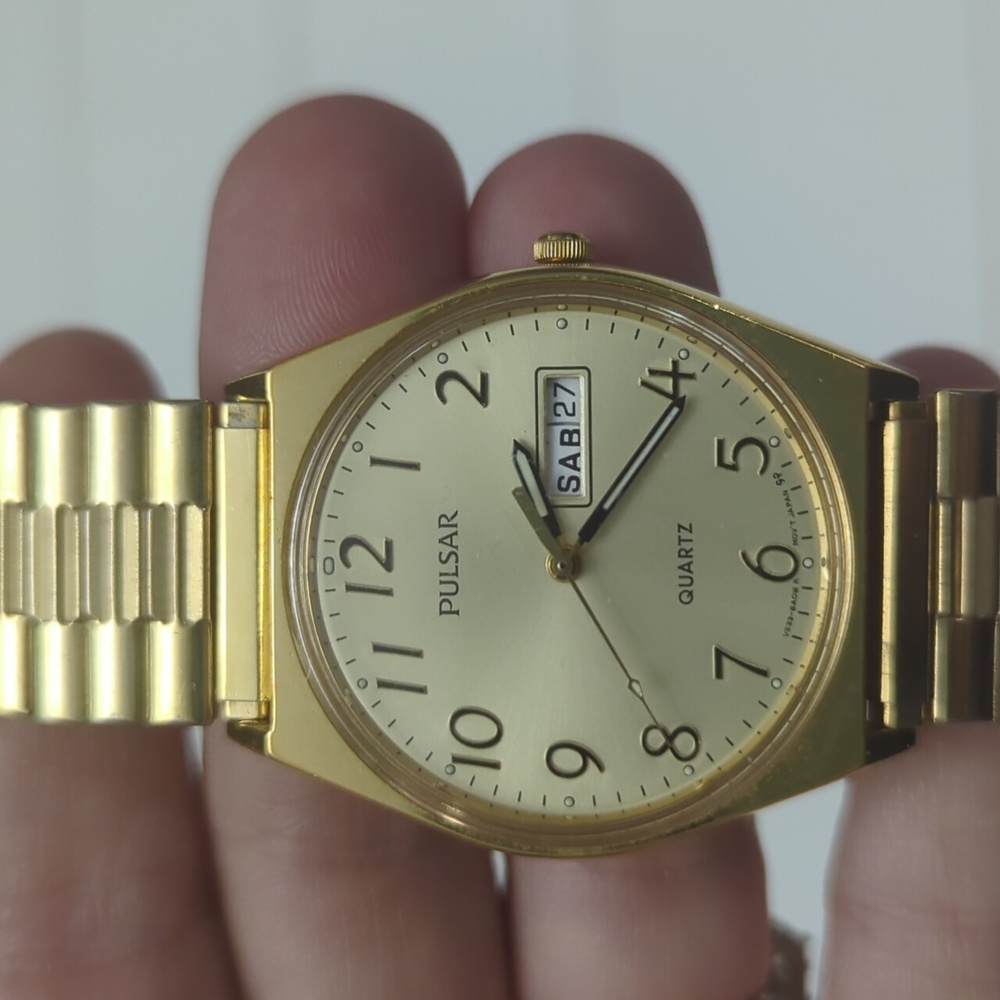 Vintage Men Gold Pulsar Quartz Wristwatch Day Date Wa… - Gem